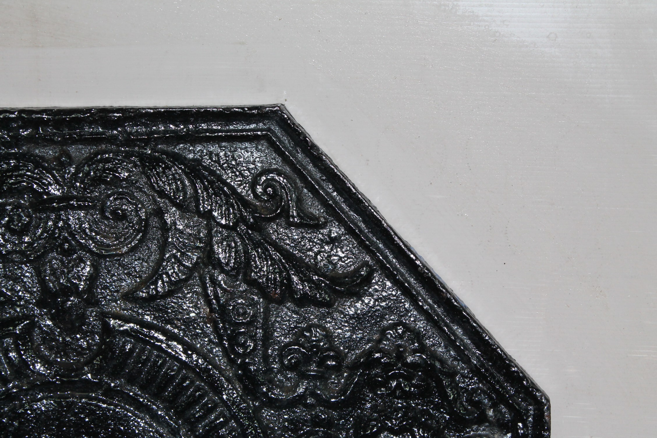 Ghisa antica con tre gigli - Brick and Stone | Materiali di recupero ...